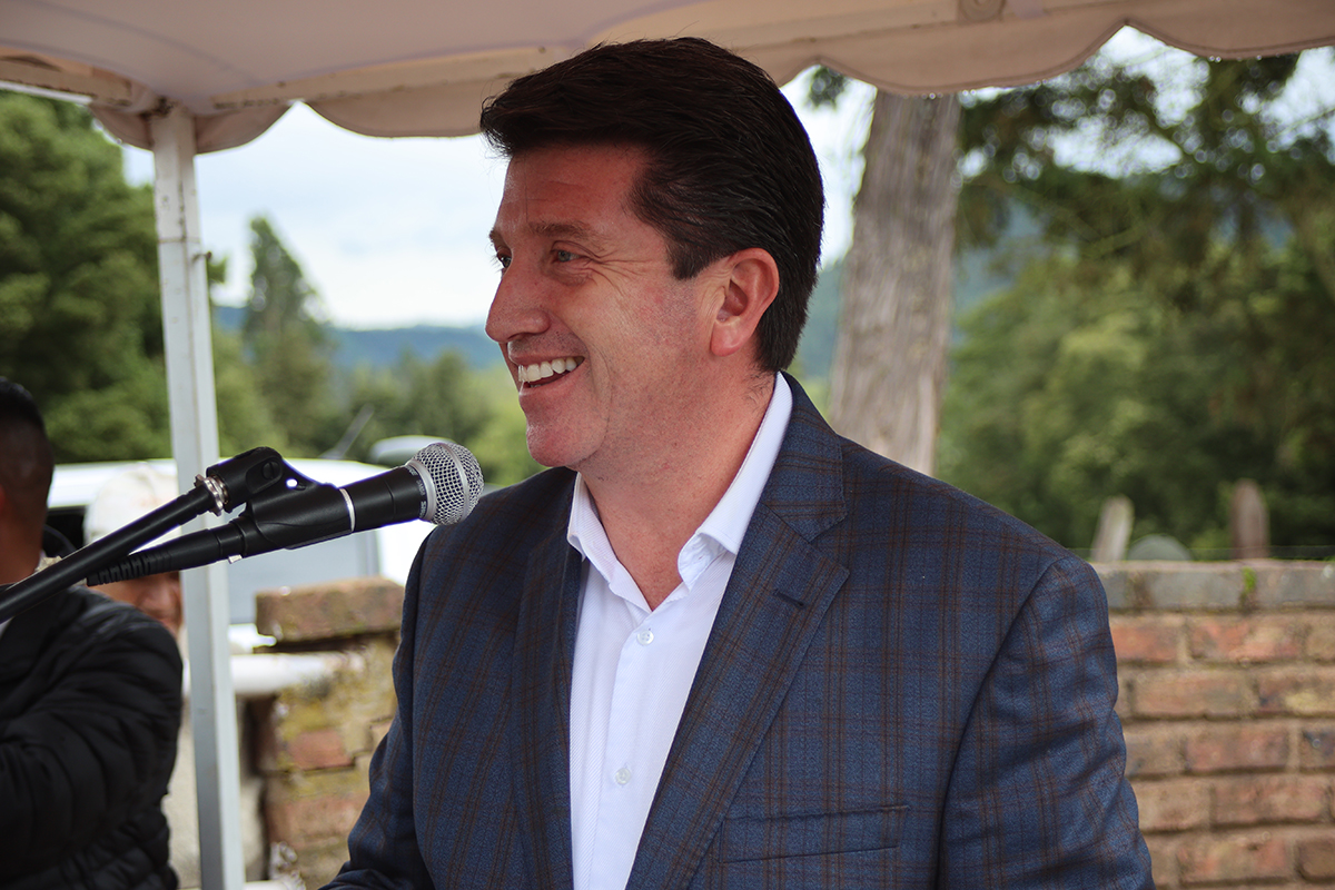 Develación de placas en homenaje al señor General Rafael Reyes Prieto ...